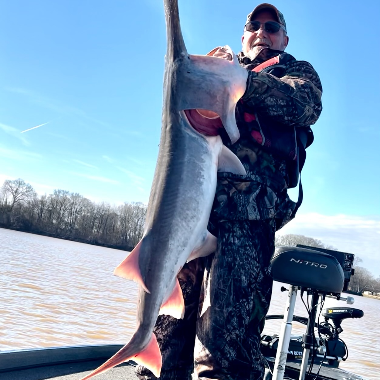 How to Catch Paddlefish & Paddlefish Fishing Guides