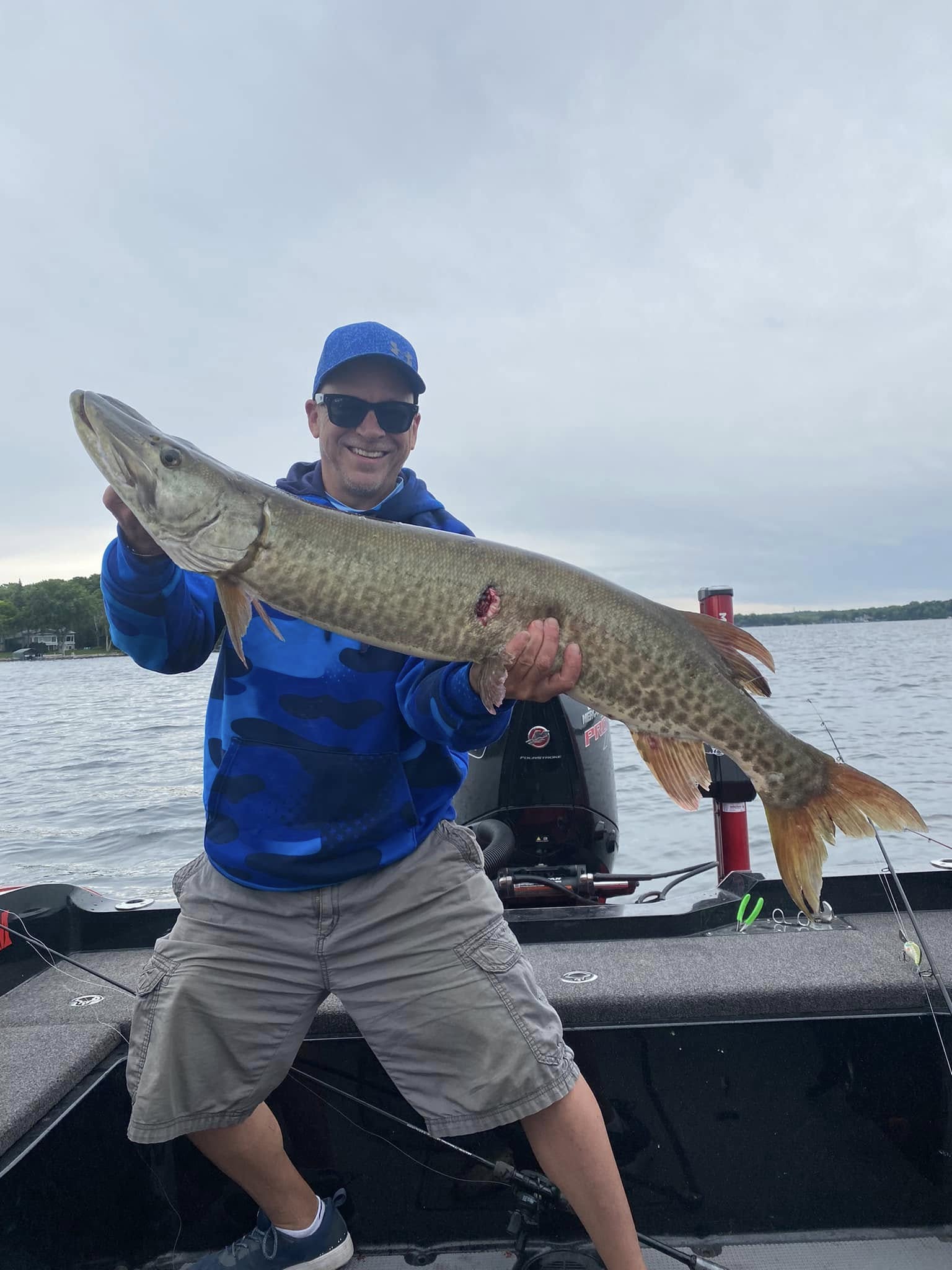 Muskie Fishing Guides in Lake Minnetonka